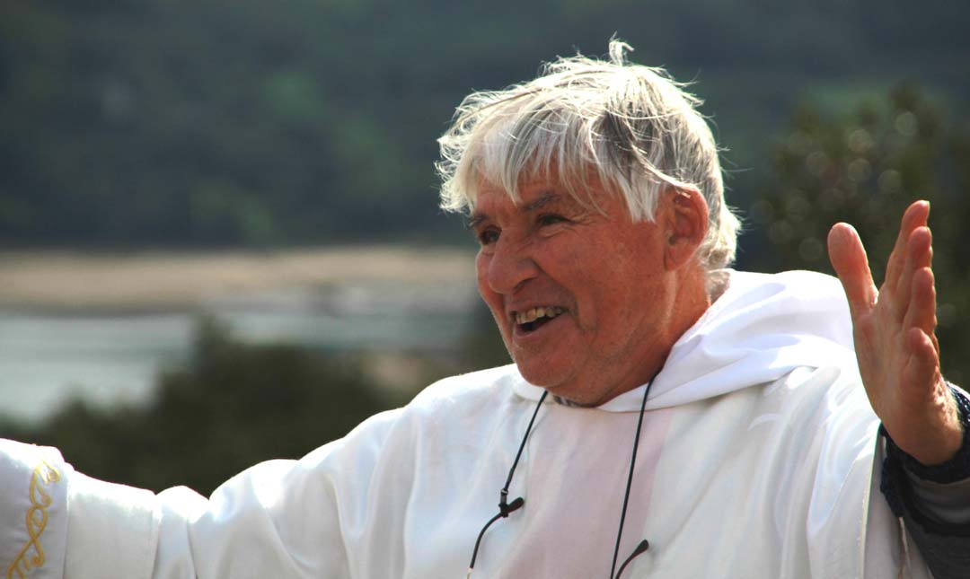 Praying and breathing with Father Daniel Ange - Sanctuaire de Montligeon